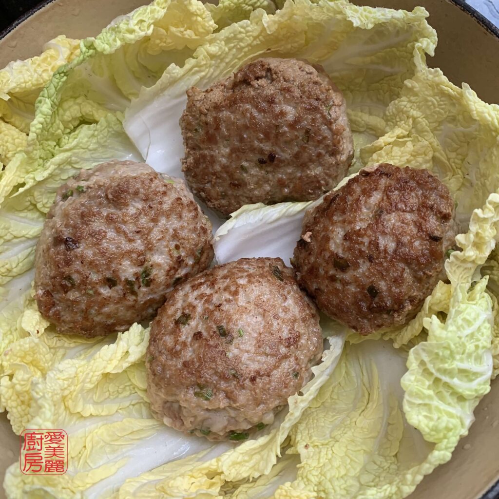 Braised Lion's Head 紅燒獅子頭 - Auntie Emily's Kitchen