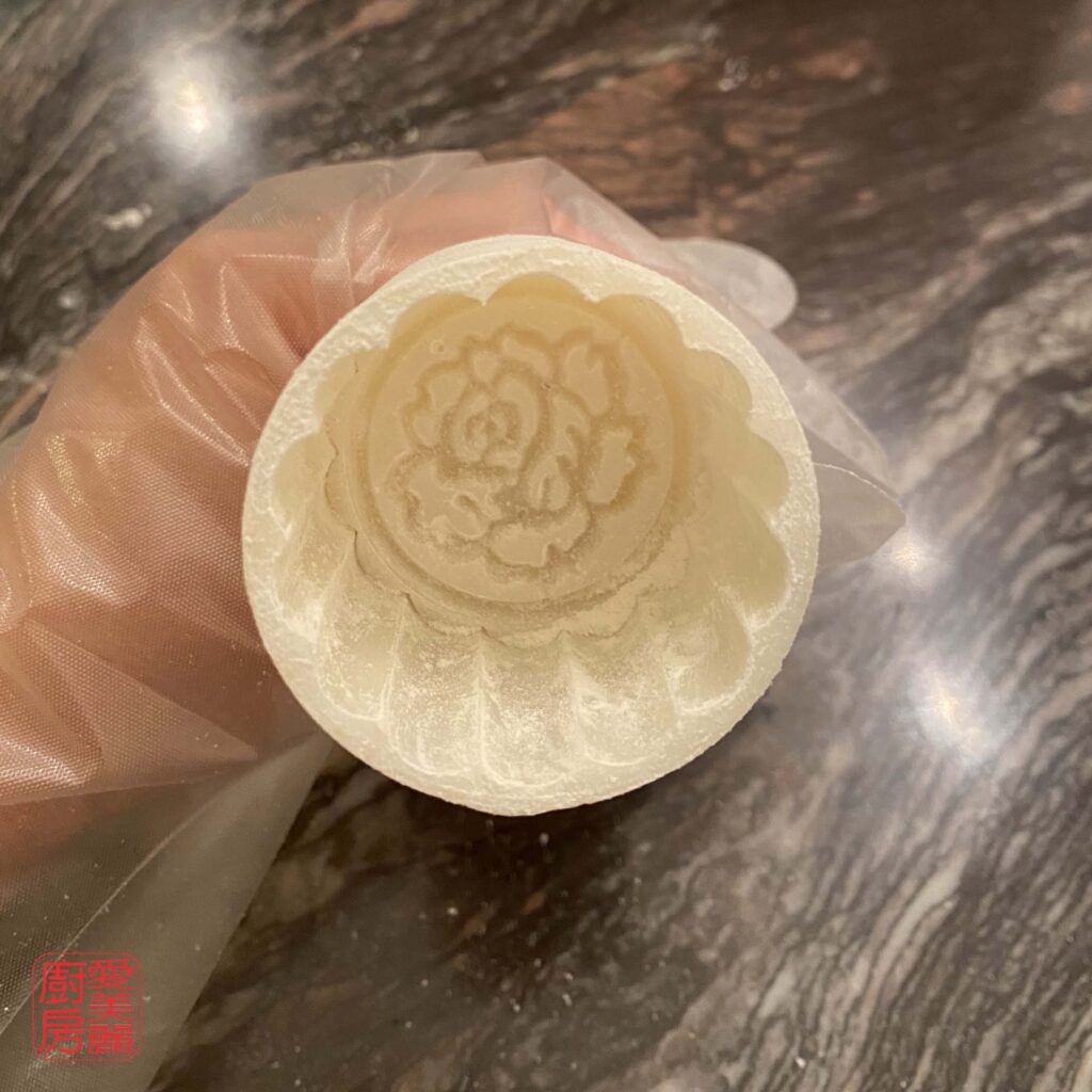 Snowy Mooncake, Using a Mooncake Mold - Auntie Emily's Kitchen