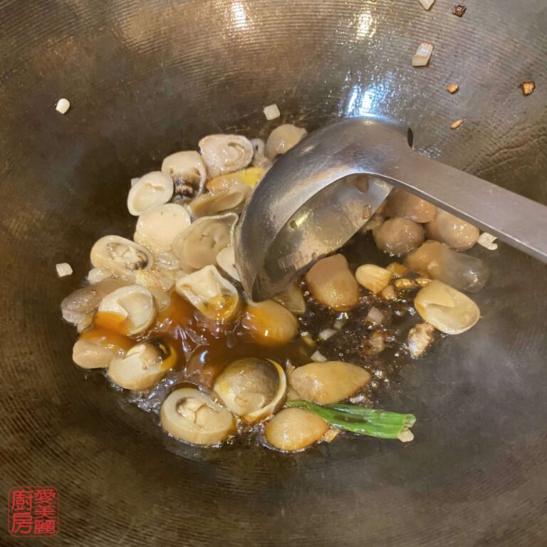 Lobster Yee Mein 龍蝦伊麵 - Auntie Emily's Kitchen