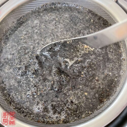 Black Sesame Rolls 芝麻卷 - Auntie Emily's Kitchen